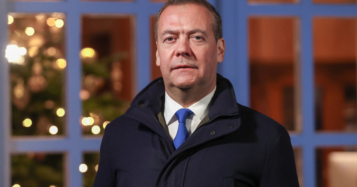 Медведев назвал полный разгром неофашизма главной задачей в 2024 году ...